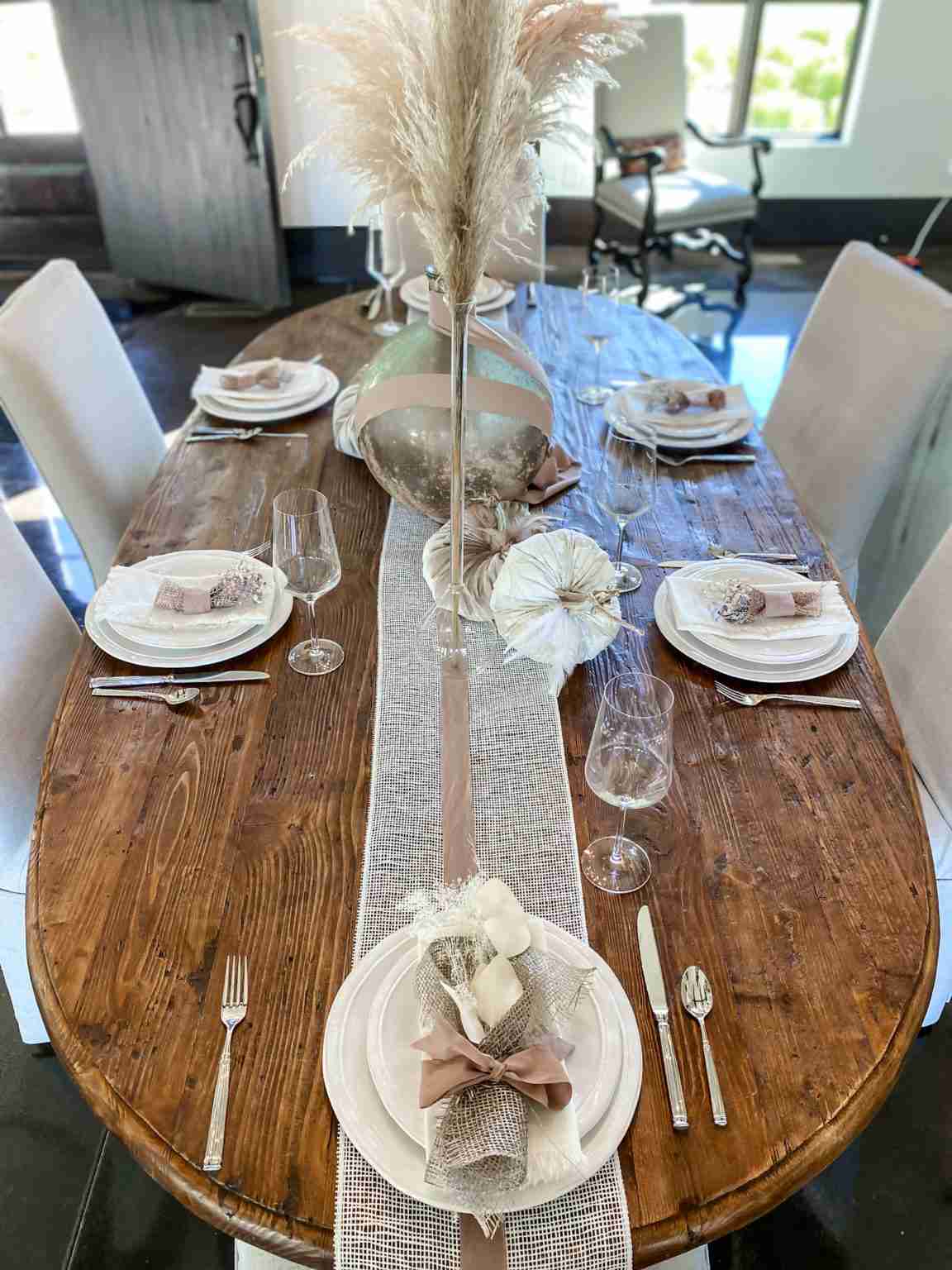 How to Create a Friendsgiving Tablescape - the gray details