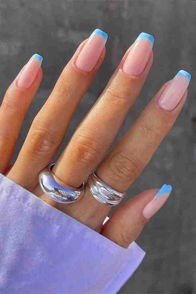 25+ Baby Blue Nail Ideas - the gray details