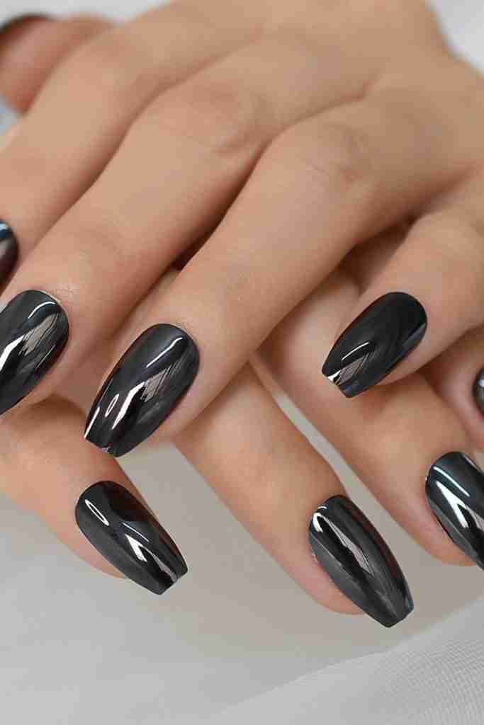 30+ Minimal Black Nail Designs - the gray details