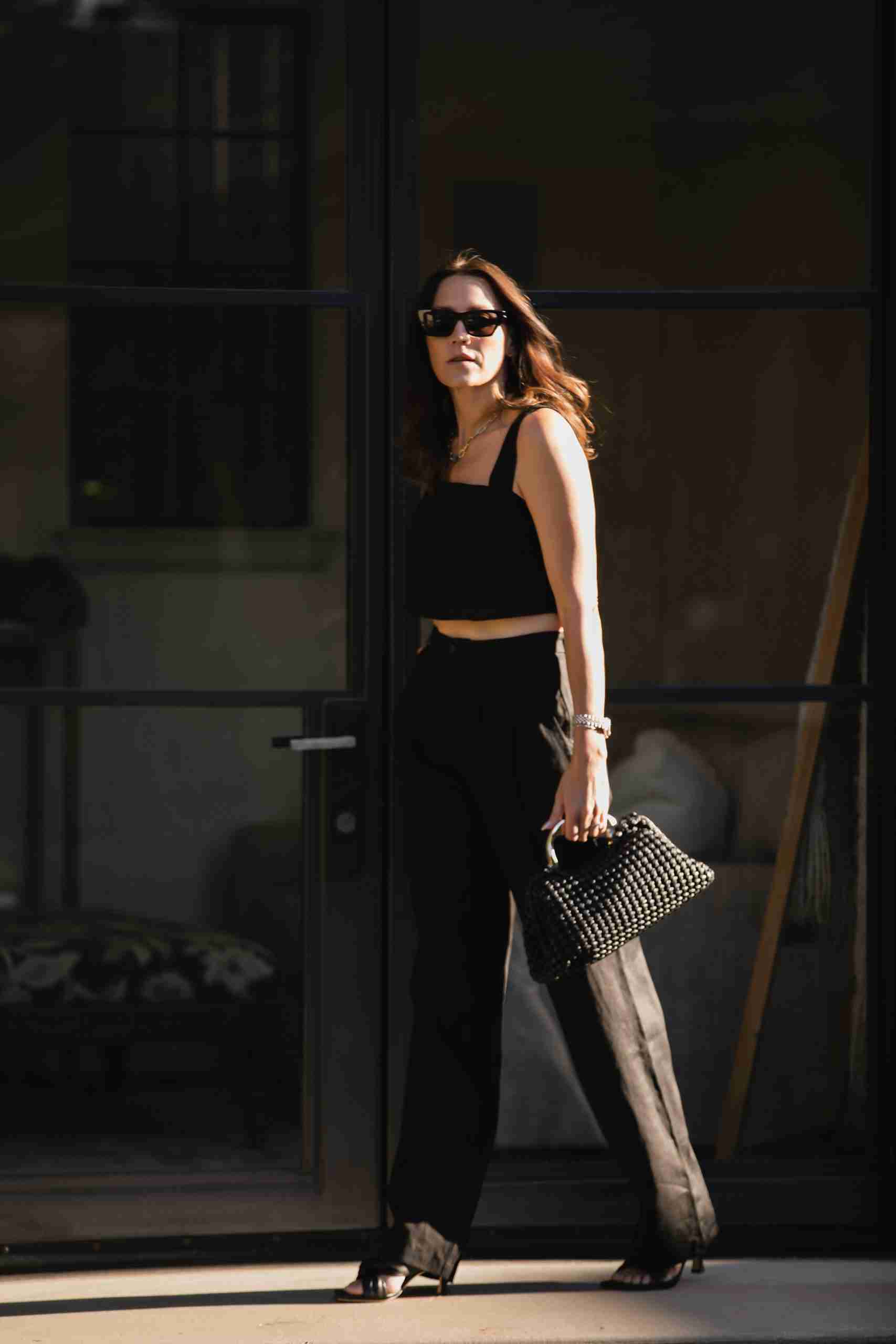 14 Classy Ways to Wear Black in Summer - the gray details