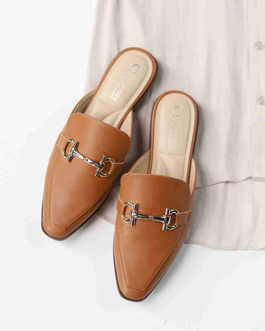 Camel Outfit Ideas - the gray details