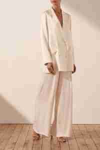 Cream Outfits Ideas to Recreate - the gray details