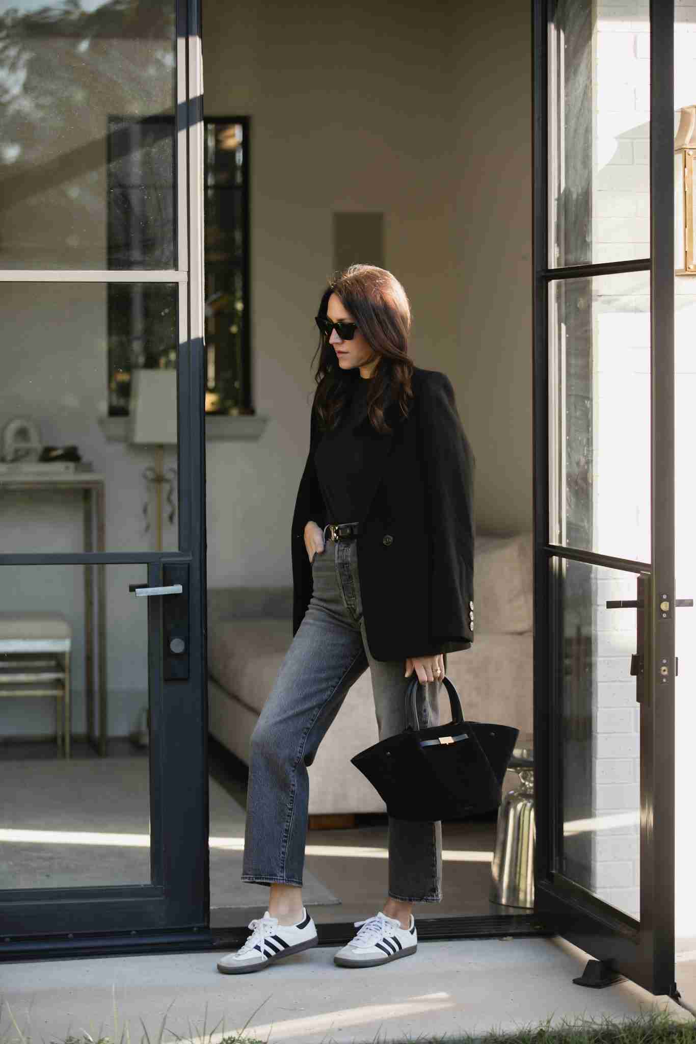 16 Classy Grey Jean Outfit Ideas for Fall - the gray details