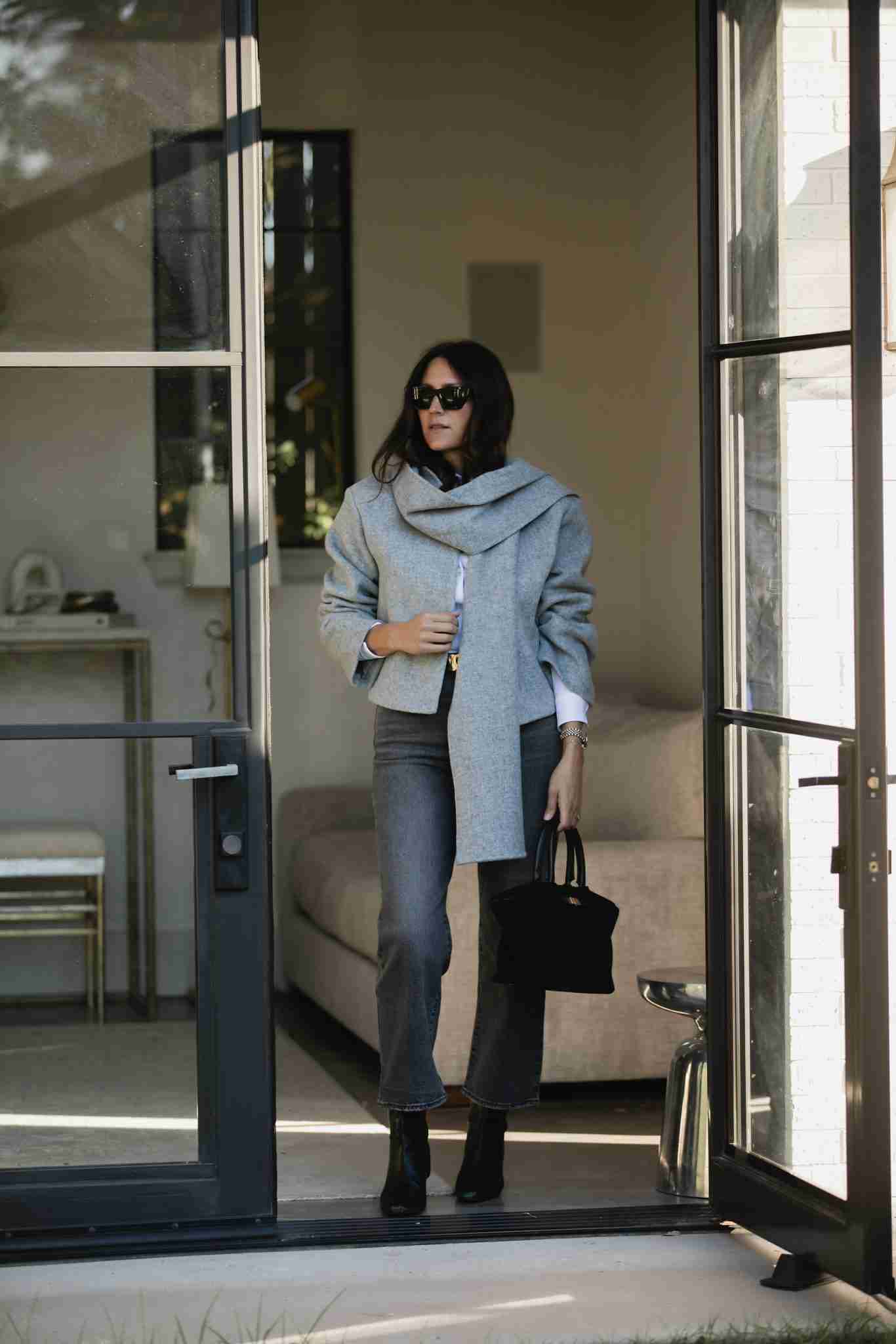 16 Classy Grey Jean Outfit Ideas for Fall - the gray details