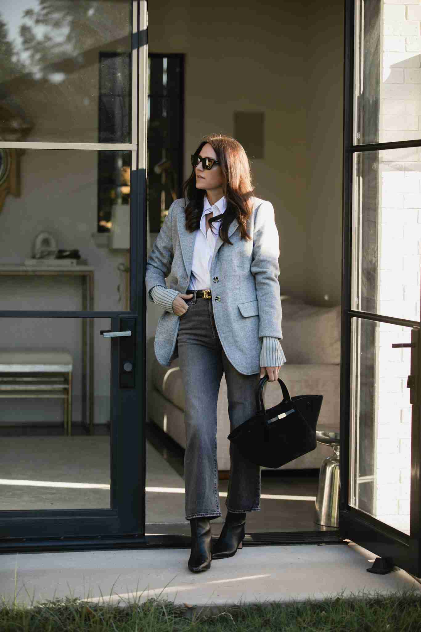 16 Classy Grey Jean Outfit Ideas for Fall - the gray details