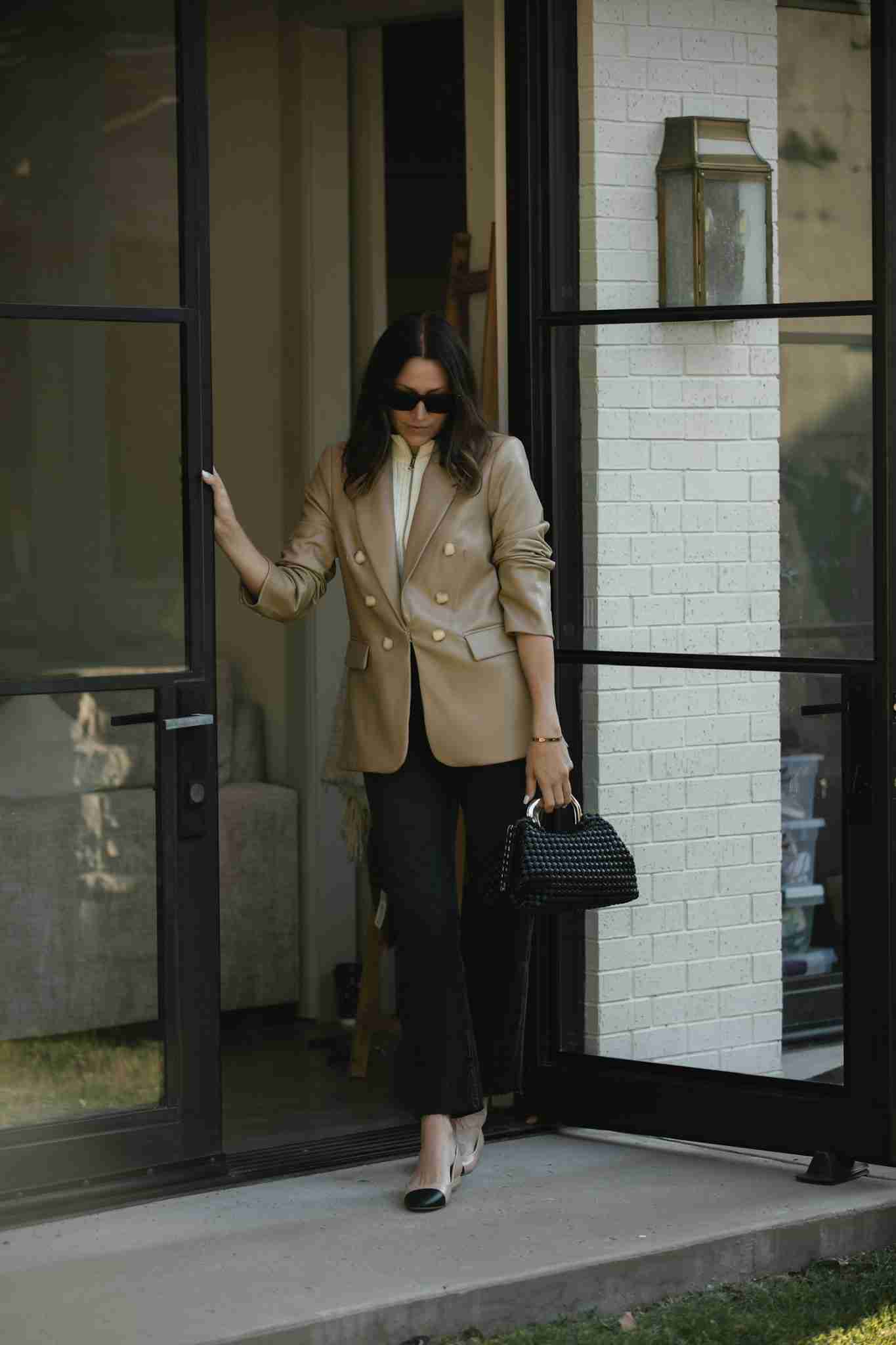 Black and Camel Outfit Ideas - the gray details