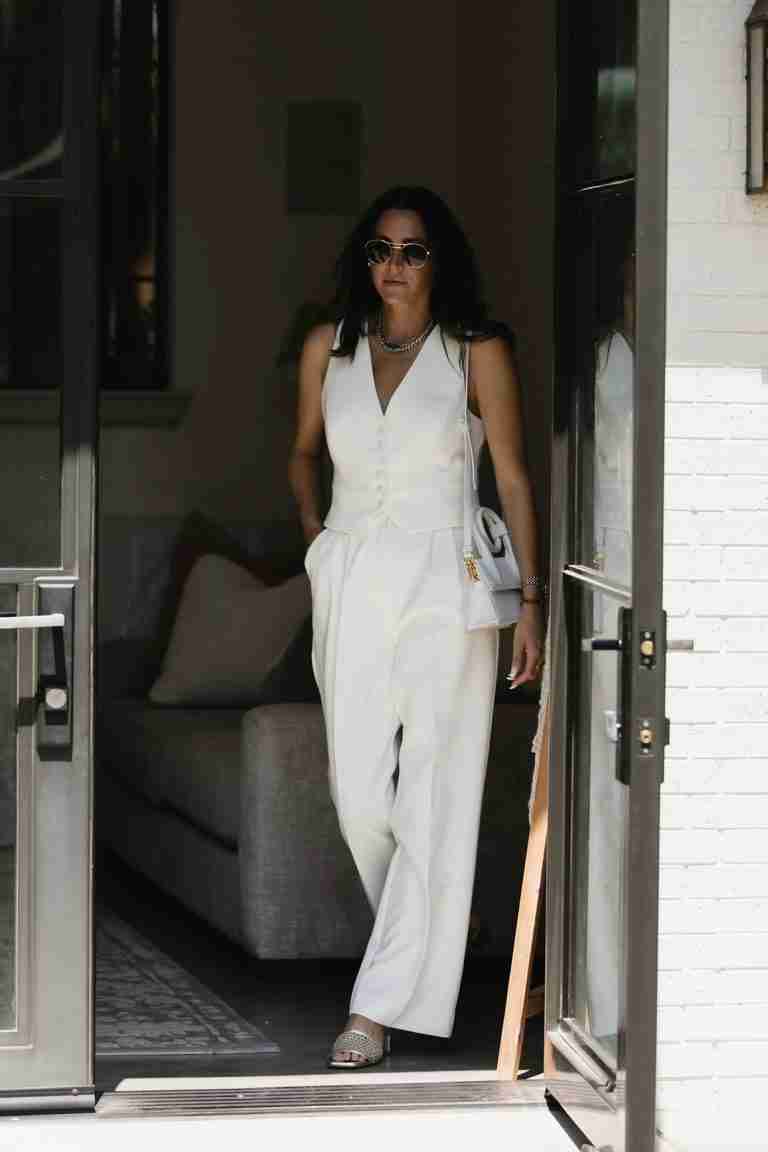 How to Dress Classy and Elegant - the gray details