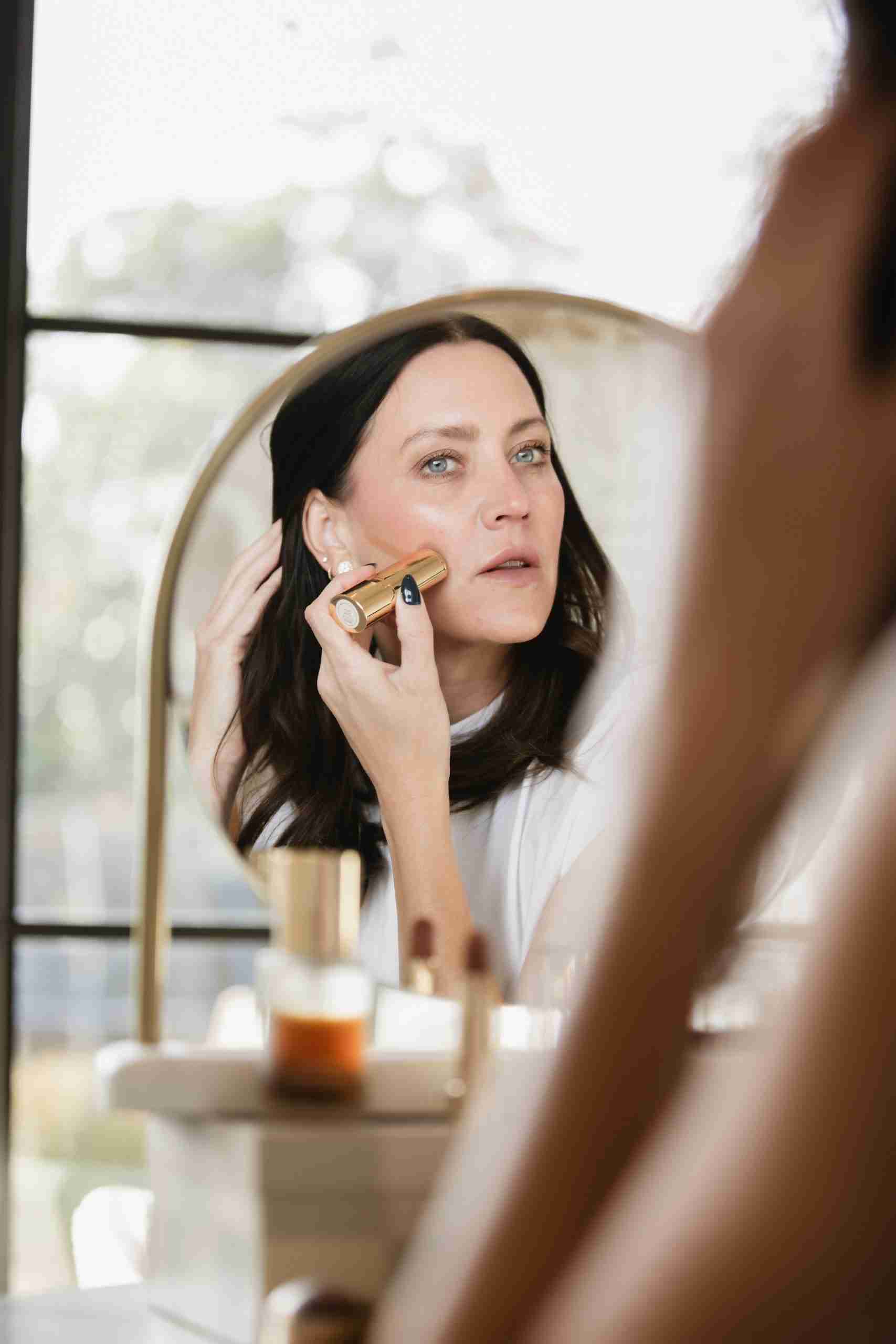 Glowy Makeup Look with Merit Beauty - the gray details