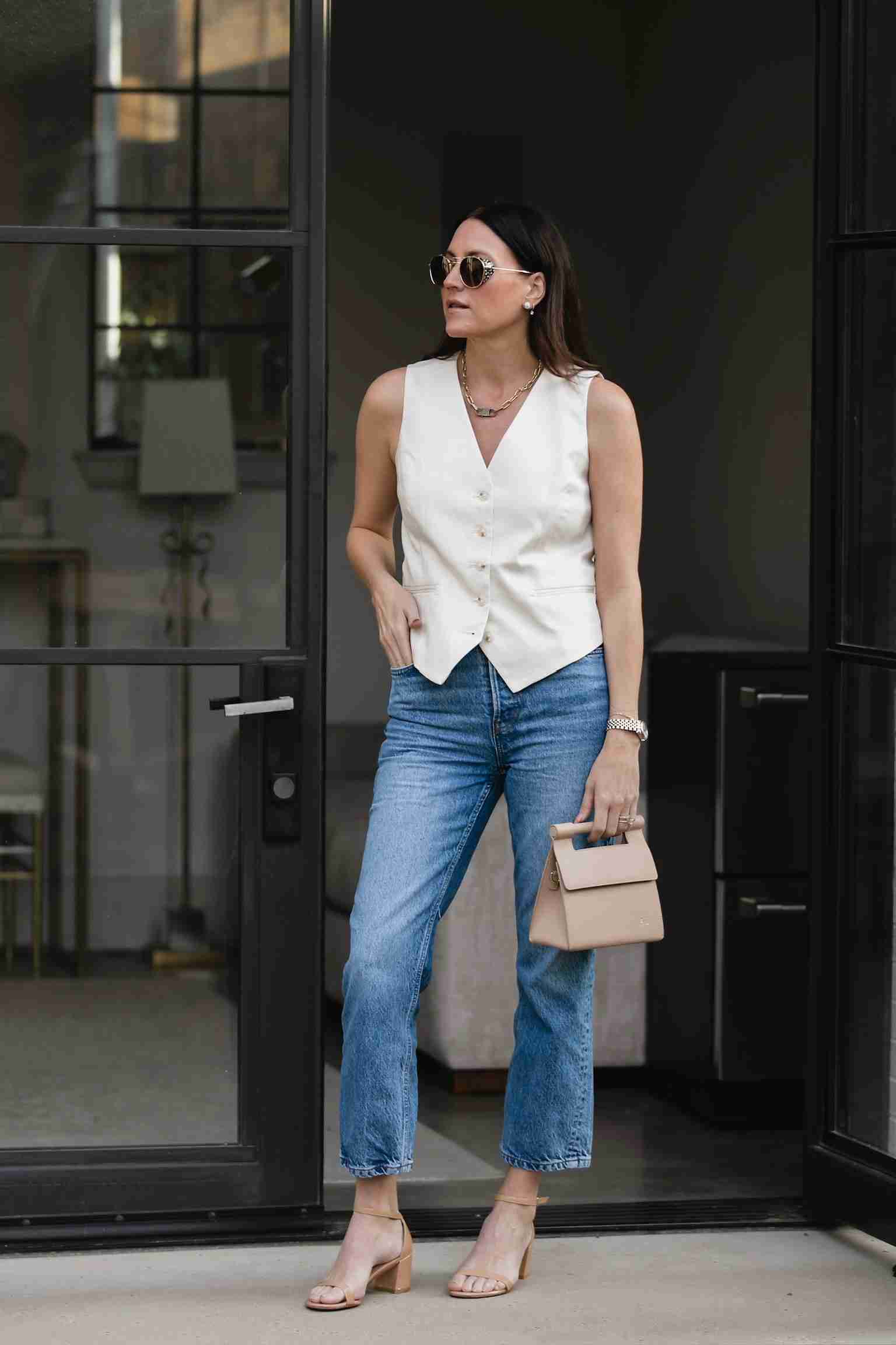 Cute Jeans Outfits for Spring - the gray details