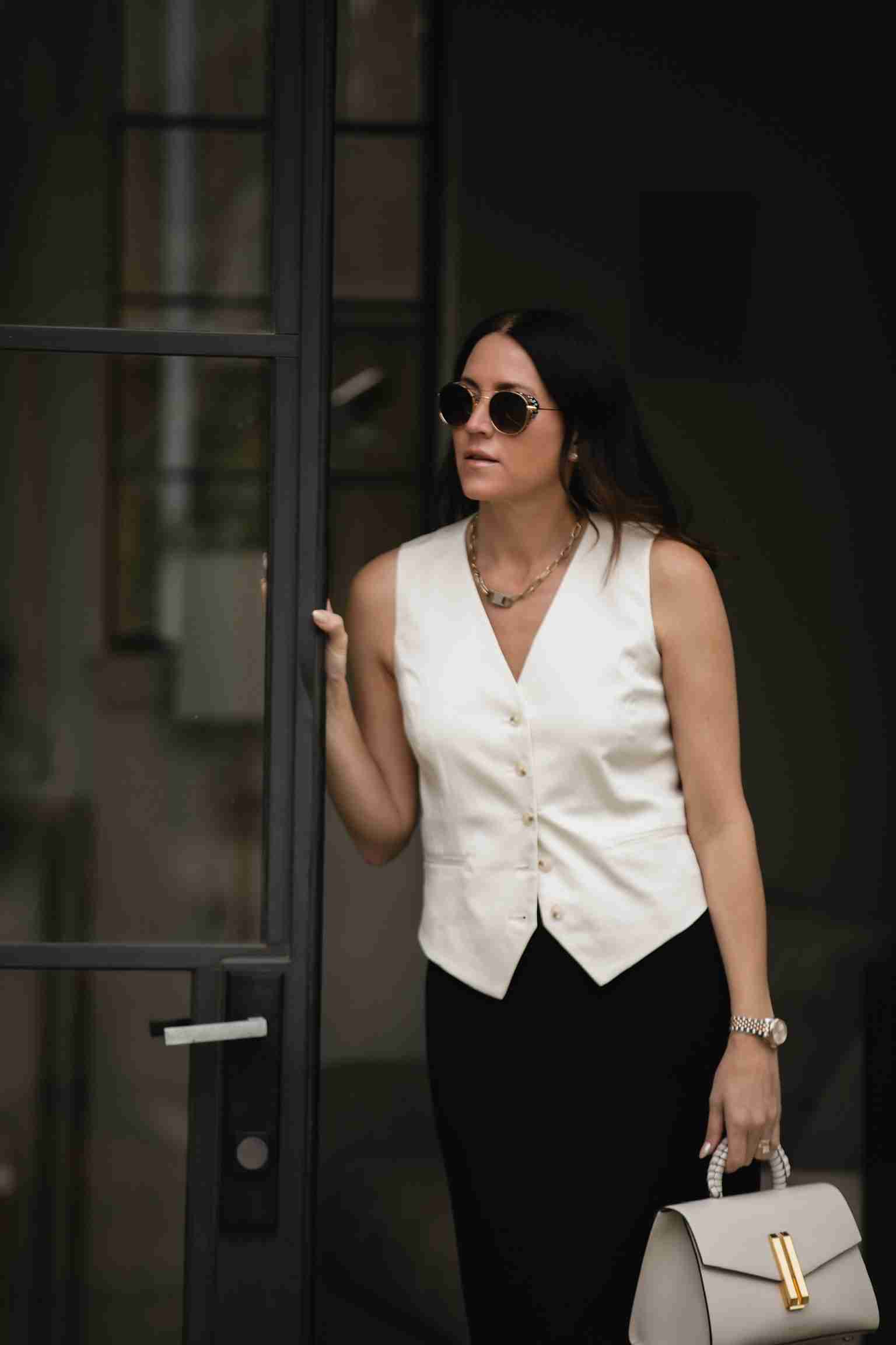 Classy Ways to Style a White Vest - the gray details