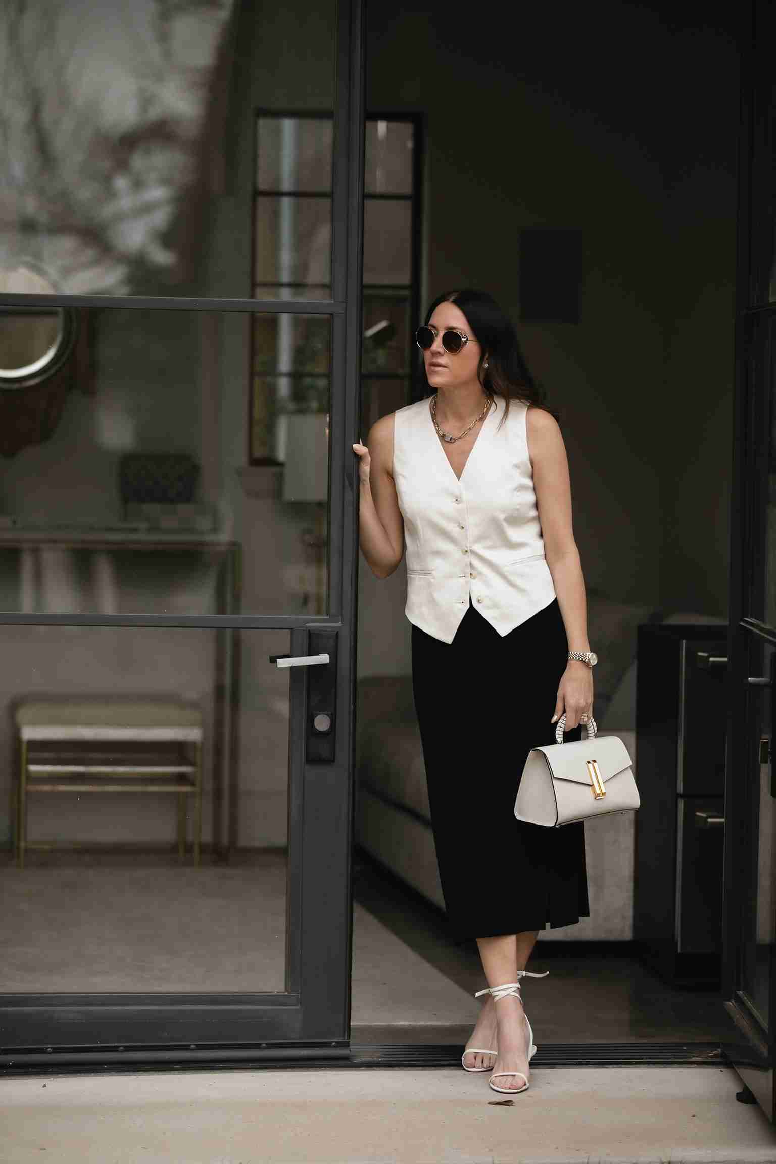 Classy Ways to Style a White Vest - the gray details