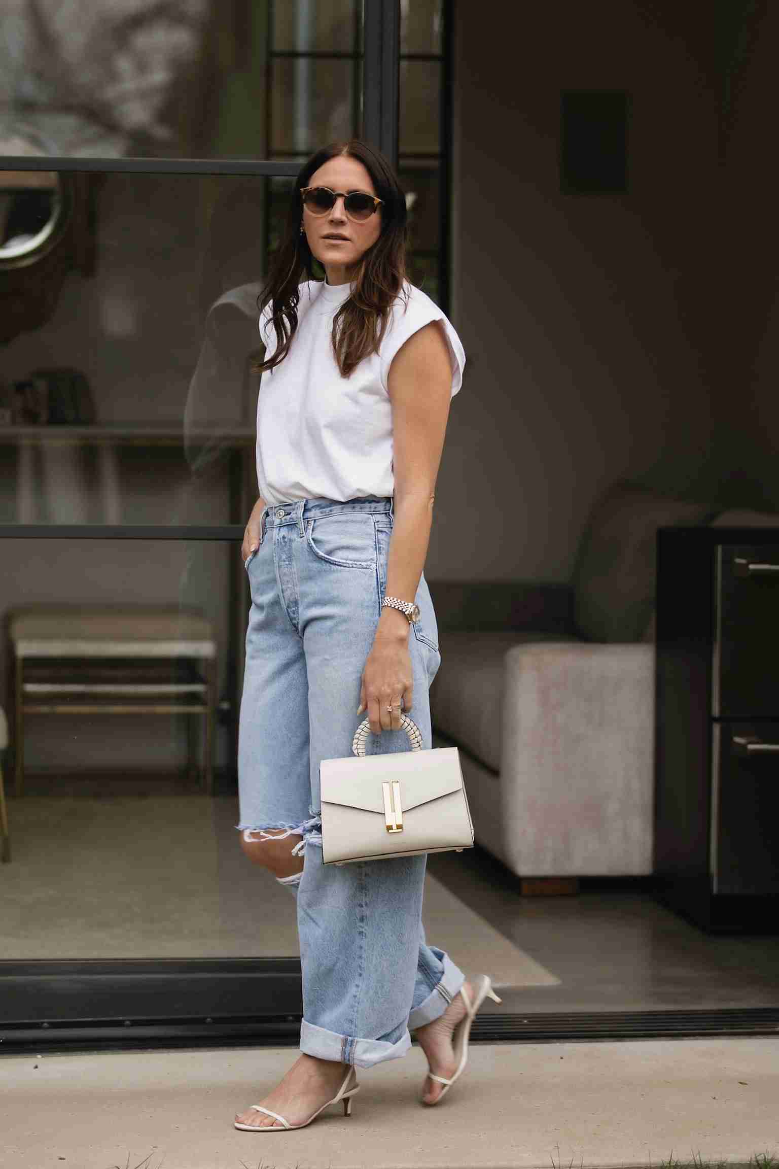 Cute Jeans Outfits for Spring - the gray details