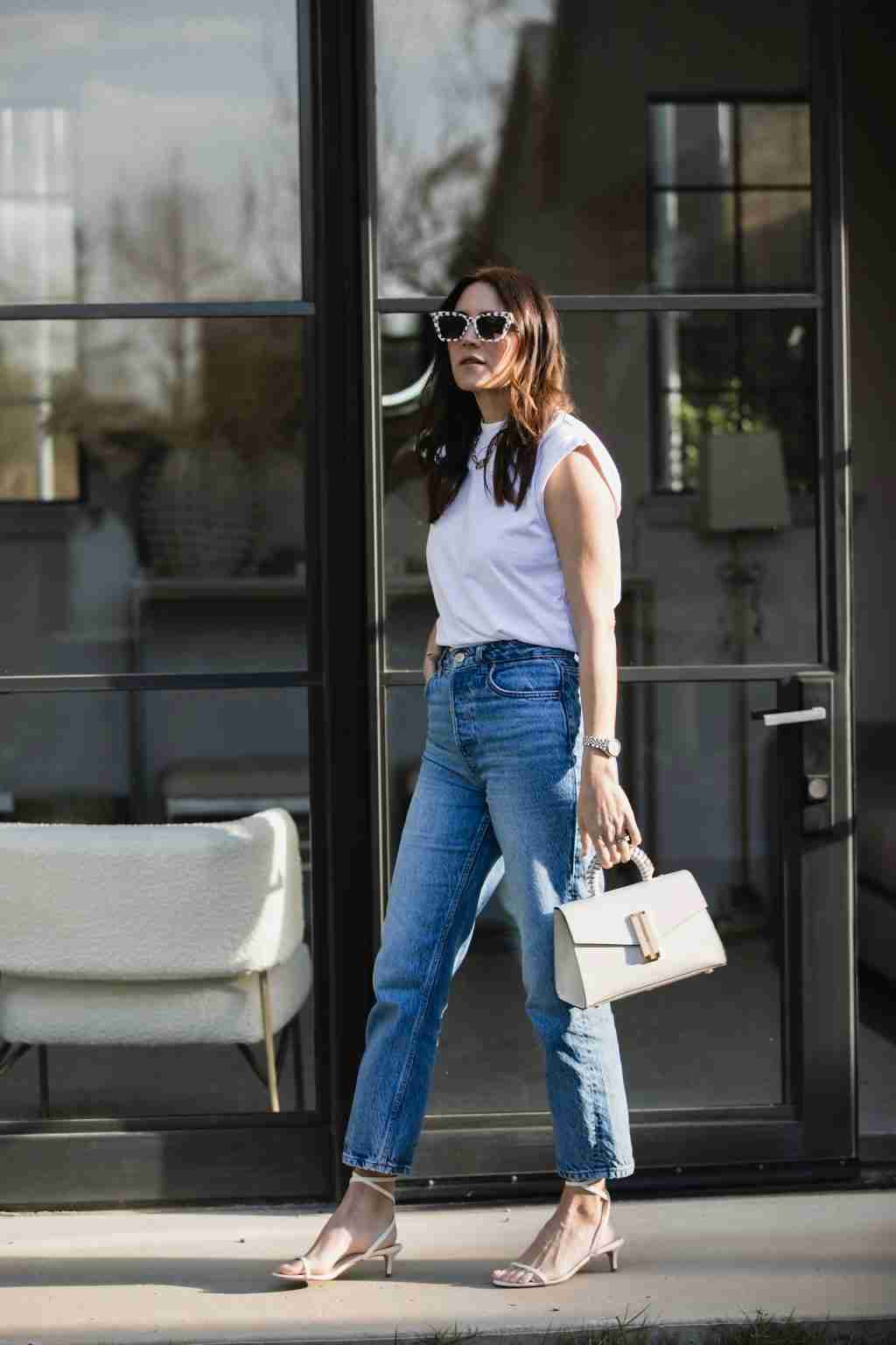Cute Jeans Outfits for Spring - the gray details