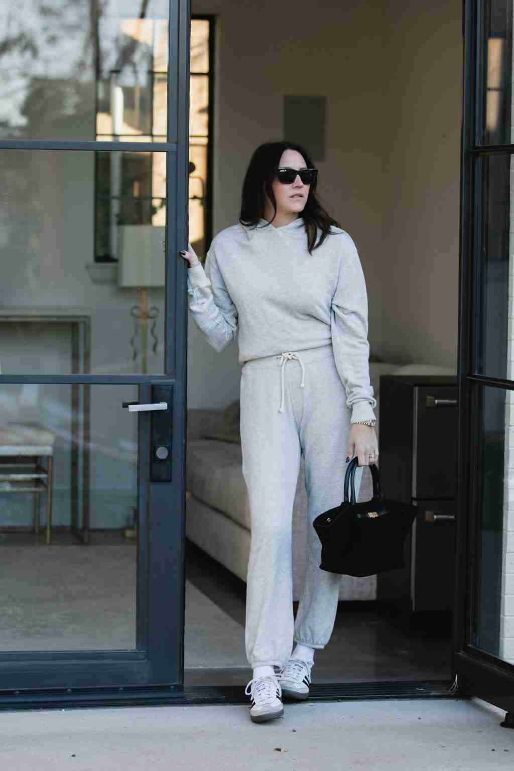 11 chic soccer mom outfits - the gray details