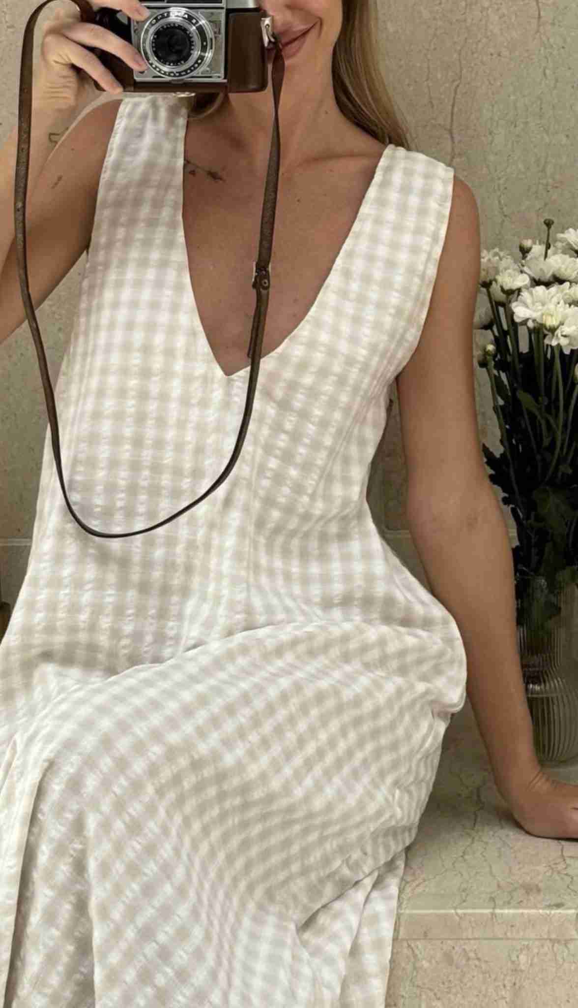 Greece Outfit Ideas for Summer Travel - the gray details