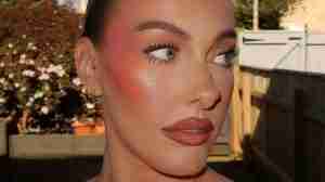 Sunset Blush Makeup trend for summer - the gray details