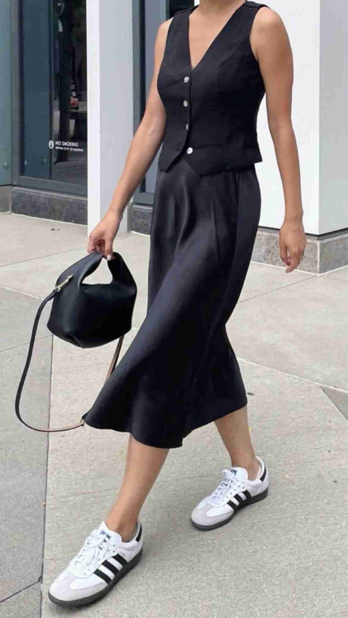 Classy Casual Outfits for Moms on the Go - the gray details