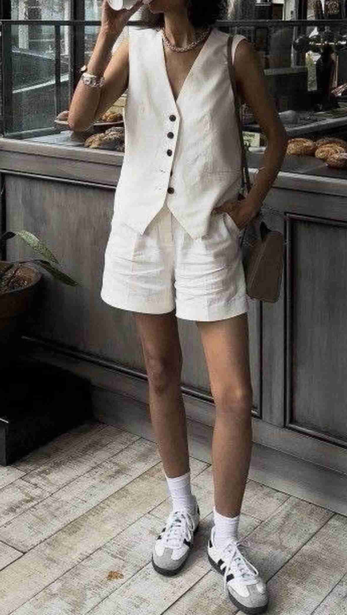 Classy Casual Outfits for Moms on the Go - the gray details