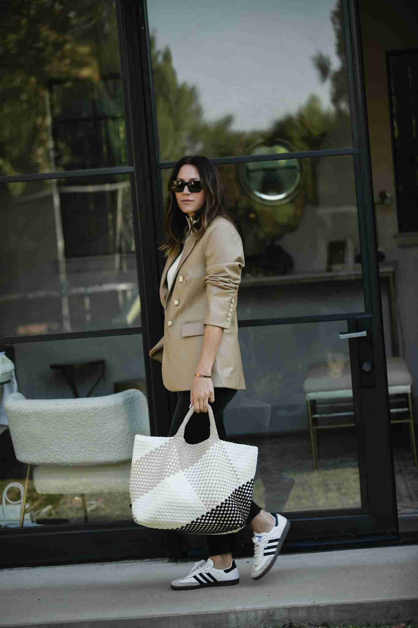 Best Fall Travel Outfits - the gray details | Lifestyle Blog