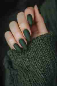Matte Winter Nail ideas to try this winter - the gray details