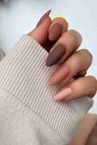Matte Winter Nail ideas to try this winter - the gray details