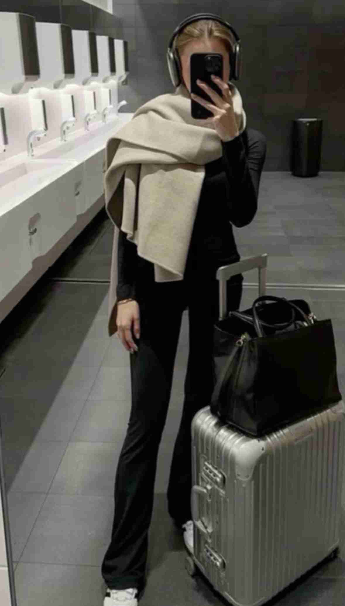 Chic & Cozy: Your Guide to Winter Travel Style - the gray details