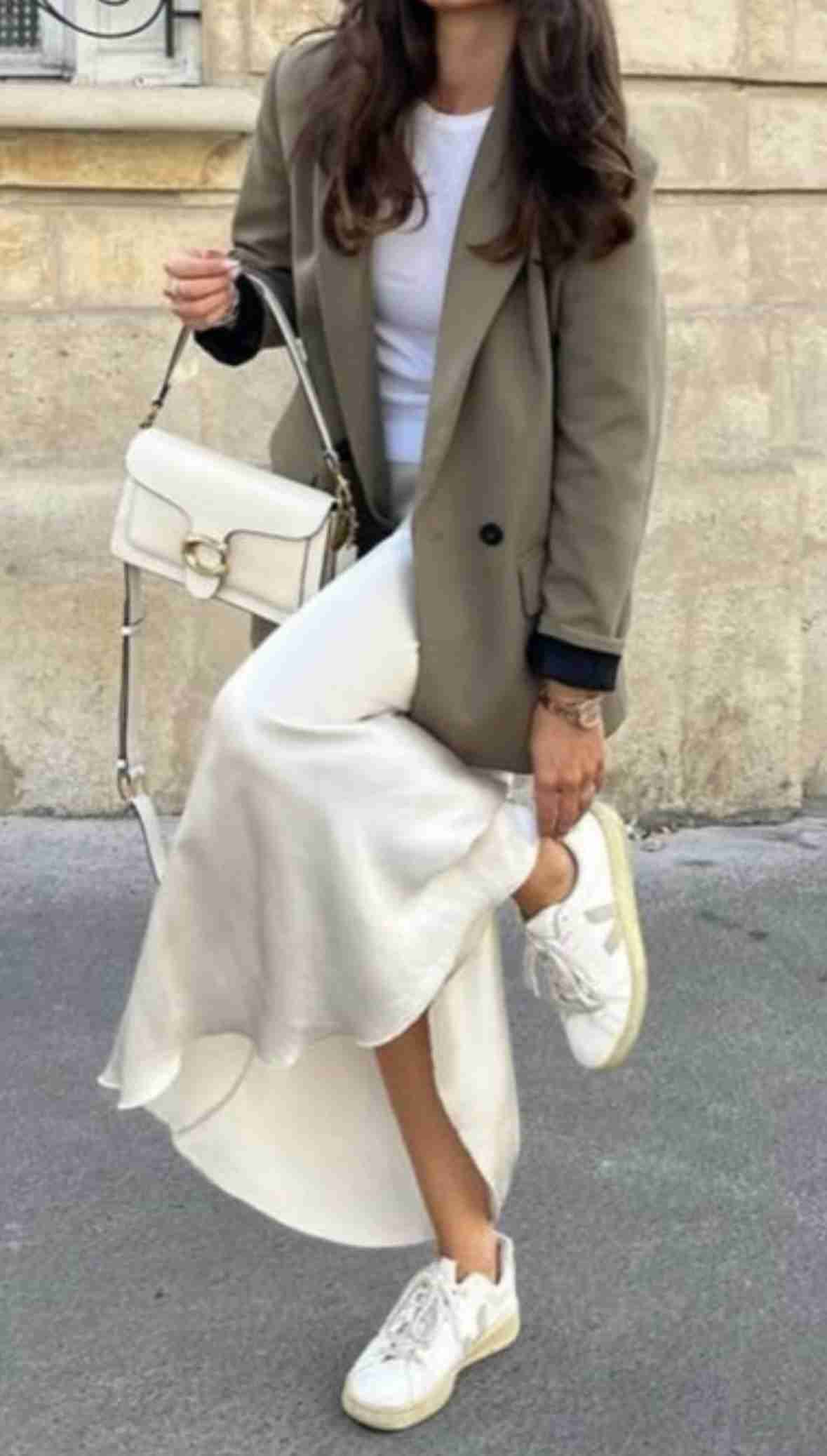 Chic Spring Outfit Ideas to Recreate - the gray details
