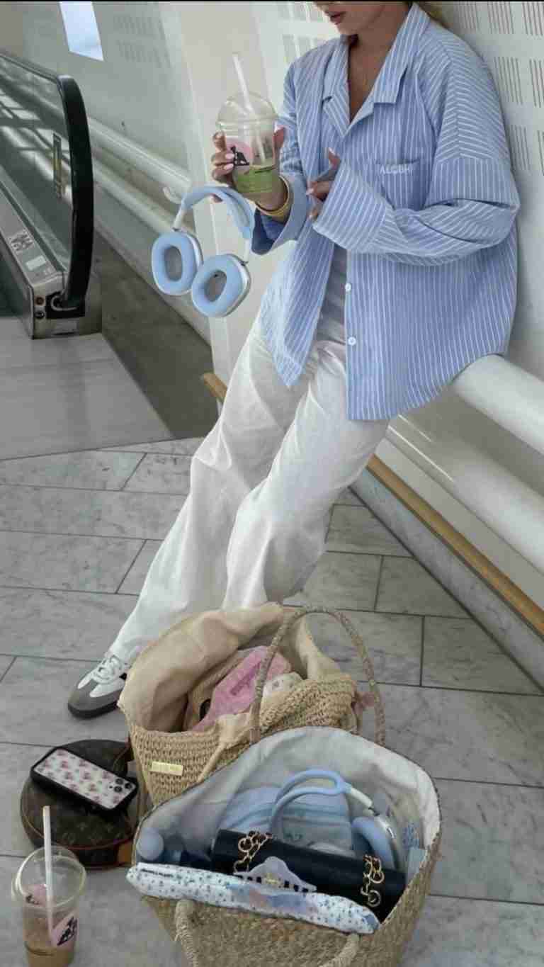 Chic Spring Travel Outfits to Recreate - the gray details