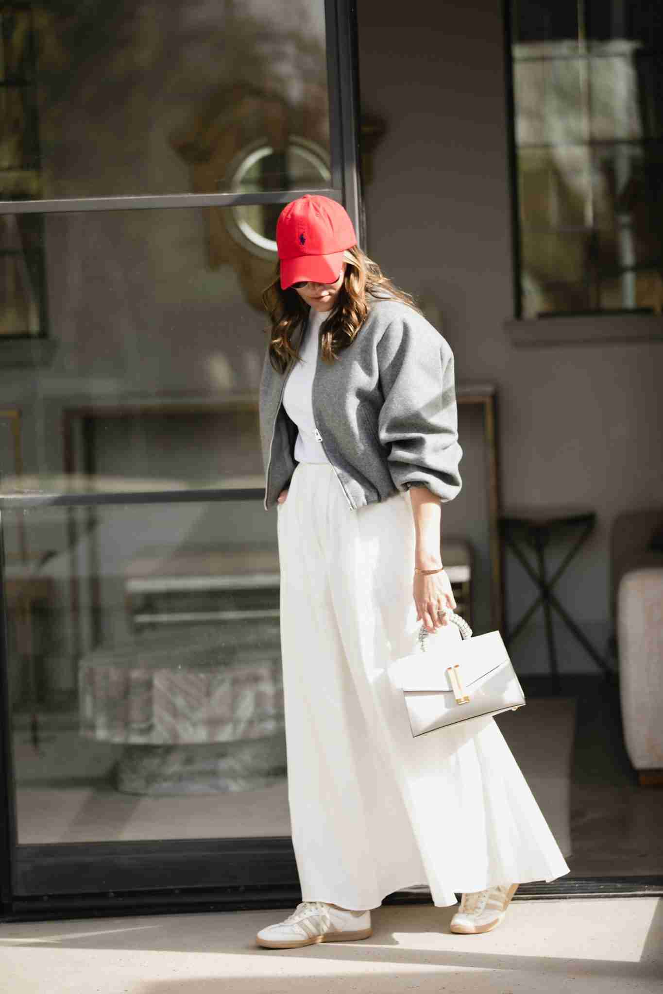 Classy Casual Outfits for Moms on the Go - the gray details