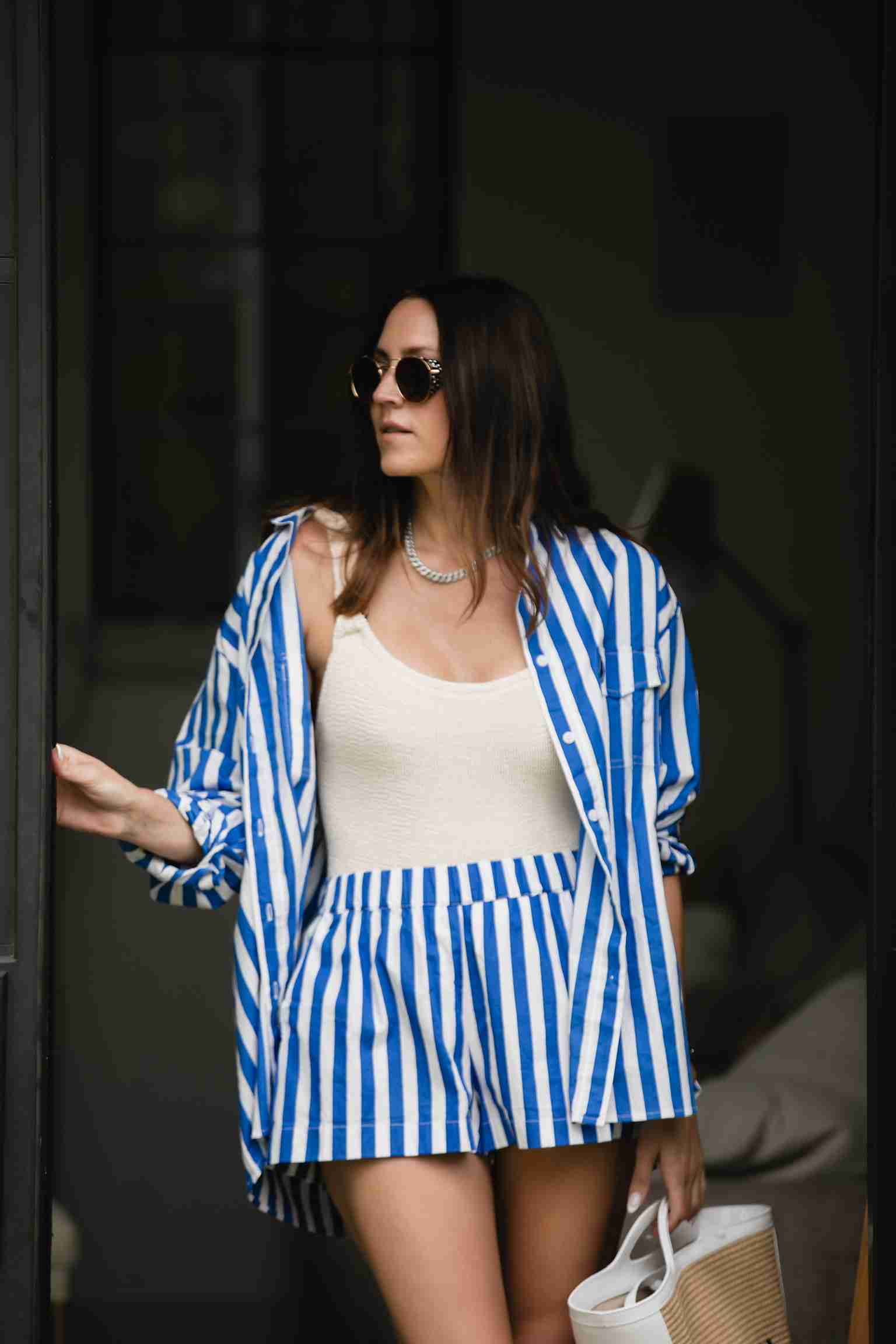 What To Wear To A Pool Party - the gray details